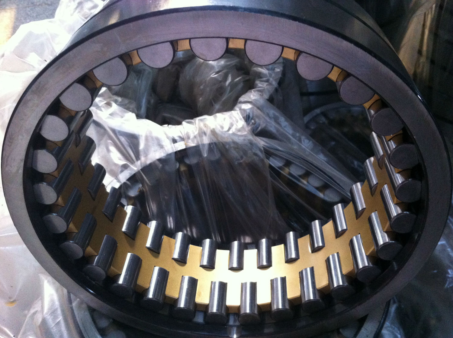 FC3246168 four row cylindrical roller bearing for interference fit on ...